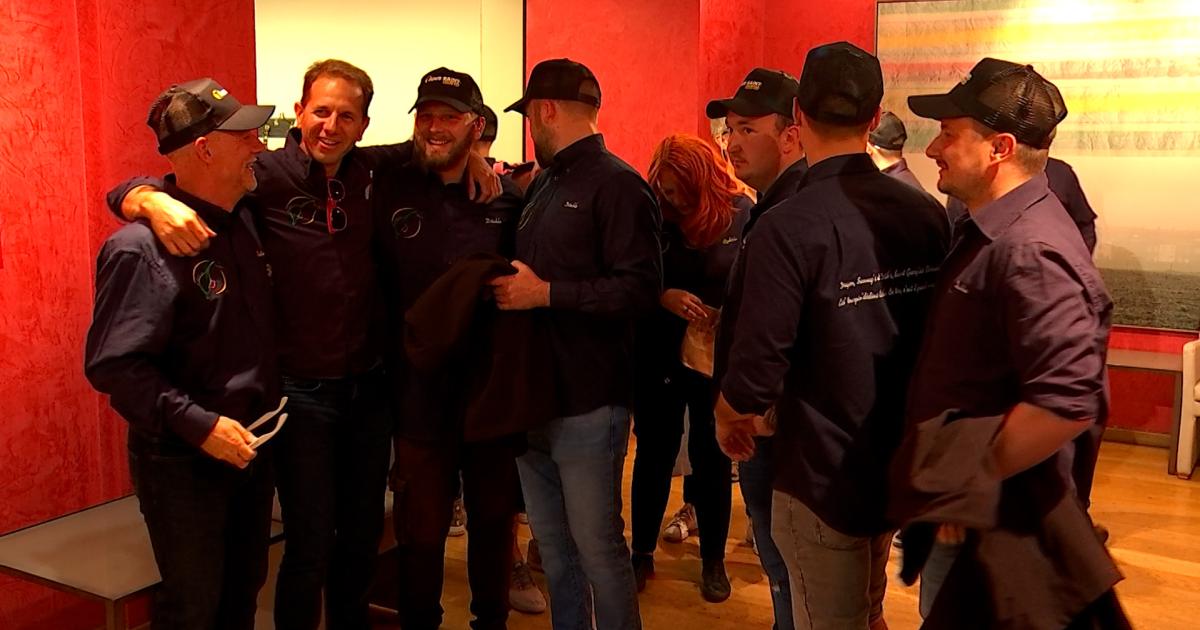 Remise des costumes pour le combat dit "Lumeçon" - Une cérémonie ...