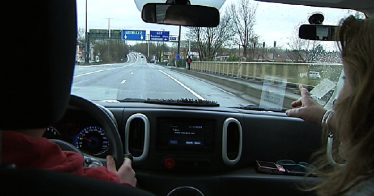 Mons - Apprendre à conduire...avec la tirette ! | Tele MB