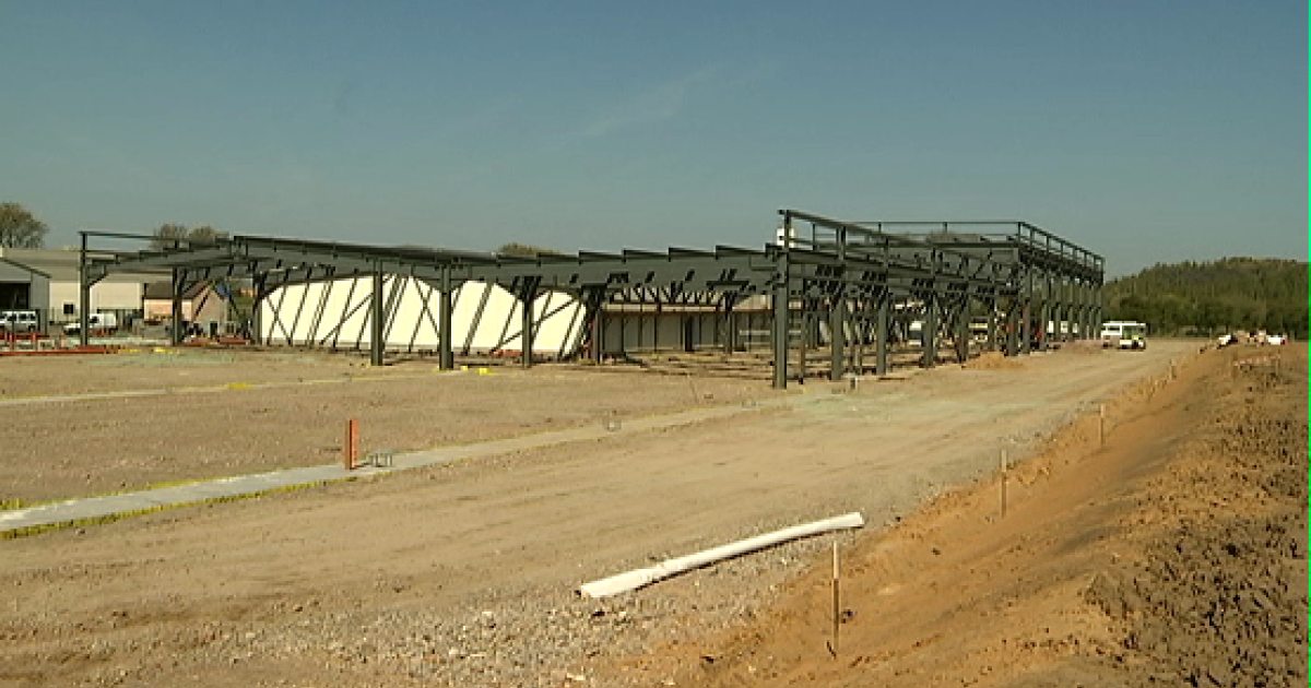 Dour - L'usine de gaufres Milcamps s'agrandit | Tele MB
