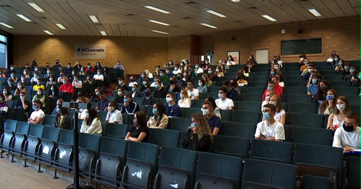 Rentrée masquée à l'UCLouvain Mons Hainaut | Tele MB