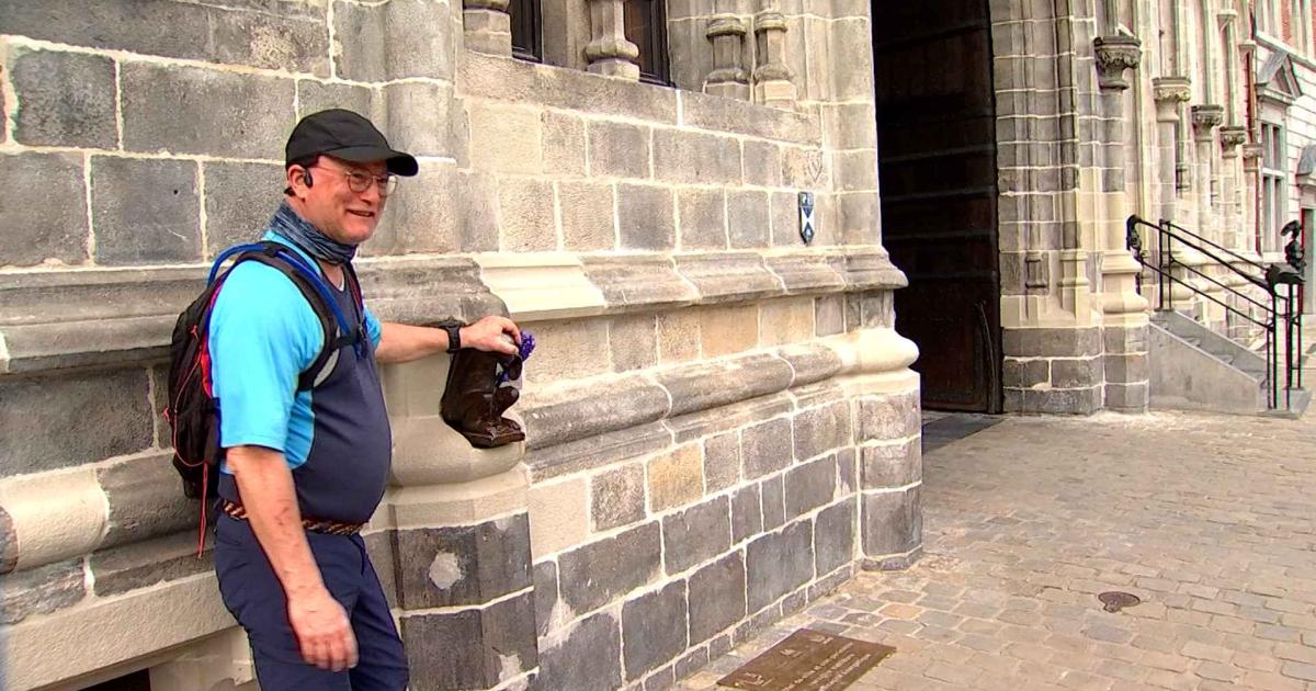 Jean-Luc Crucke arrive à Mons après une randonnée de 400 km à travers ...